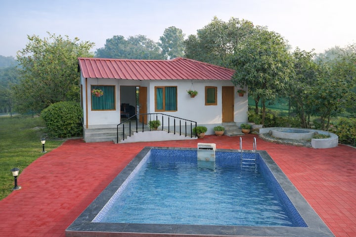 Aravali Farm Noida | Swimming Pool & Spacious Lawn - Faridabad