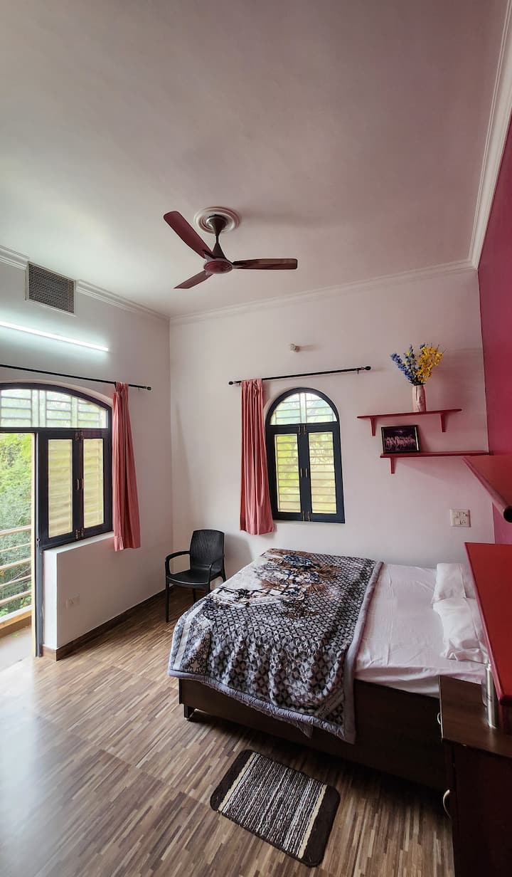 The Traveler’s Nest: Near The Railway Station - Jhansi