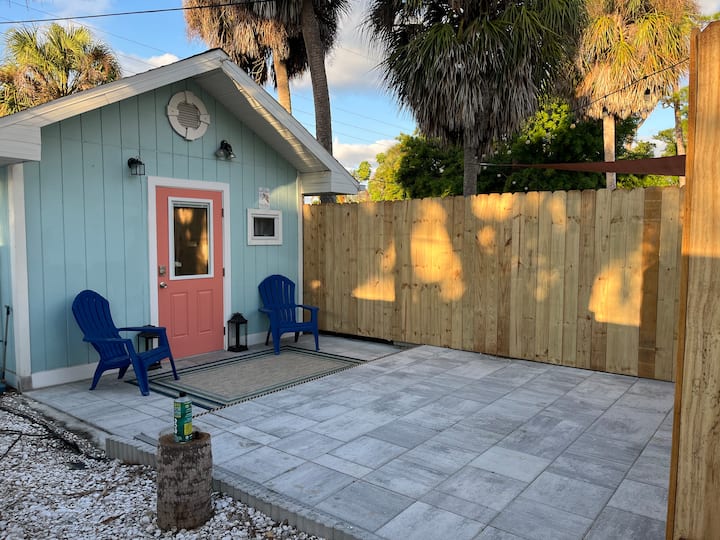 Cute Venice Beach Cottage 1 Mile To The Beach. - Venice, FL