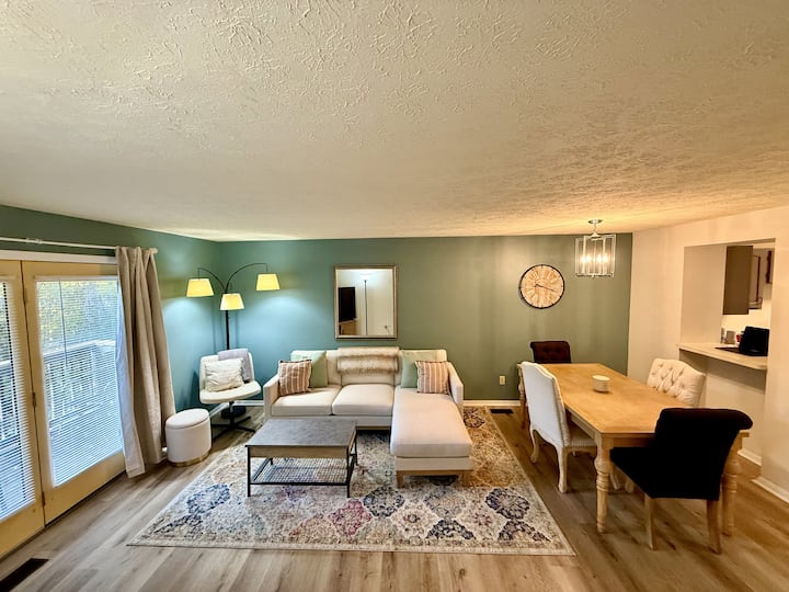 Bright & Clean Condo — Close To Iu - Bloomington, IN