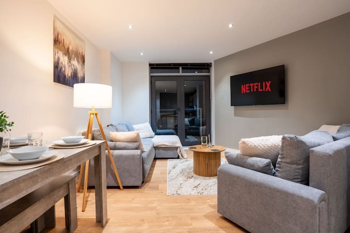 Stylish Leeds City Centre Apt With Balcony - Leeds