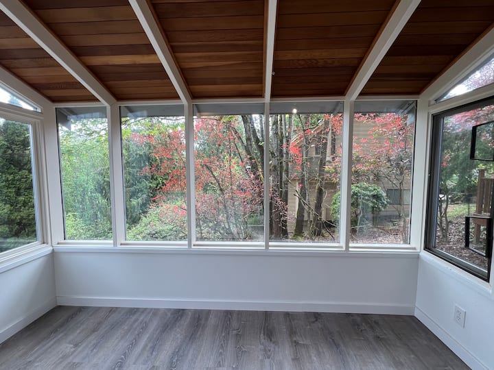 Prime Location Adu Laundry, Kitchen And Parking - Bellevue