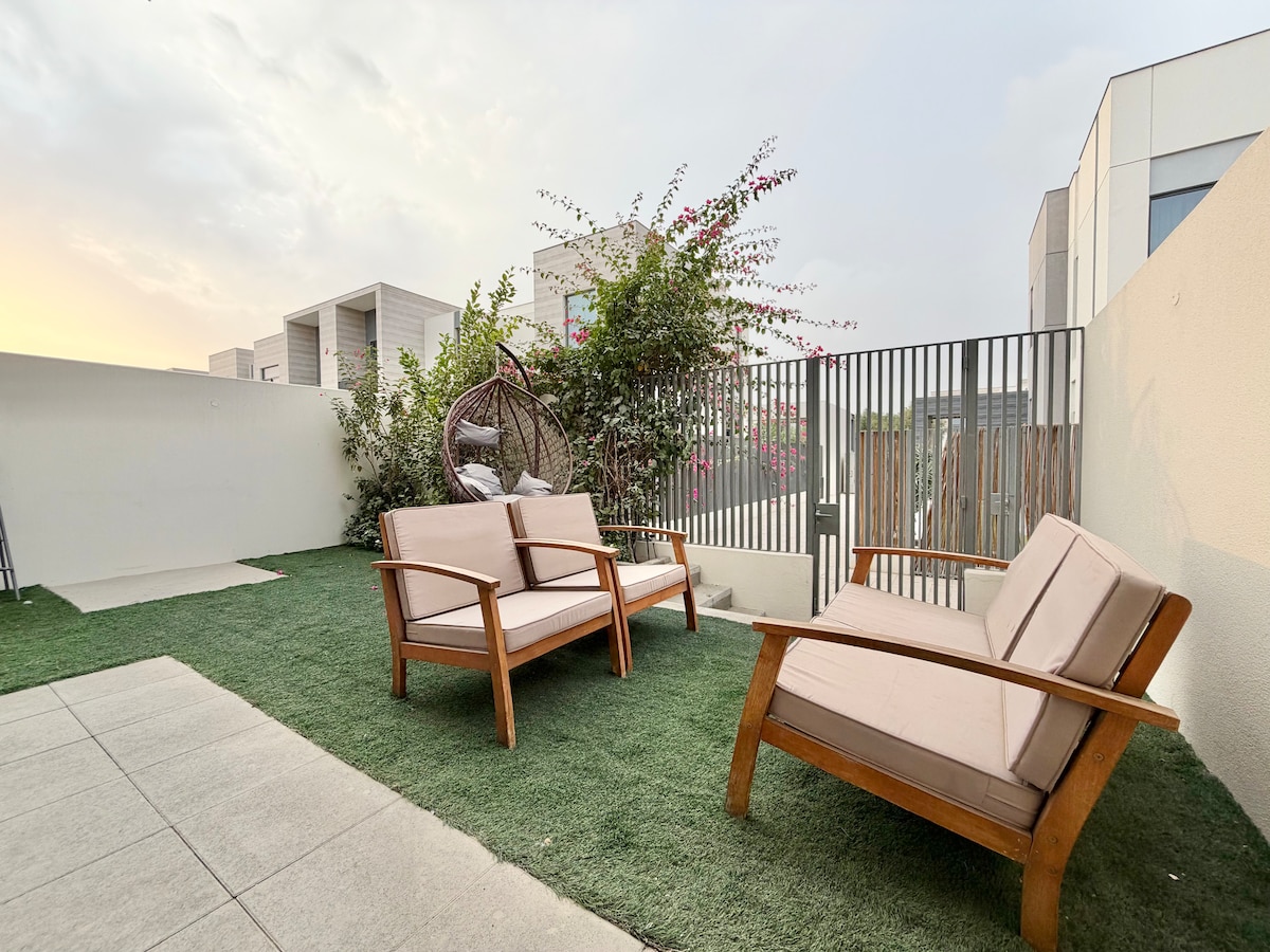 Spacious 3 Bed plus Maids Townhouse, Sleeps 7 - Houses for Rent in ...