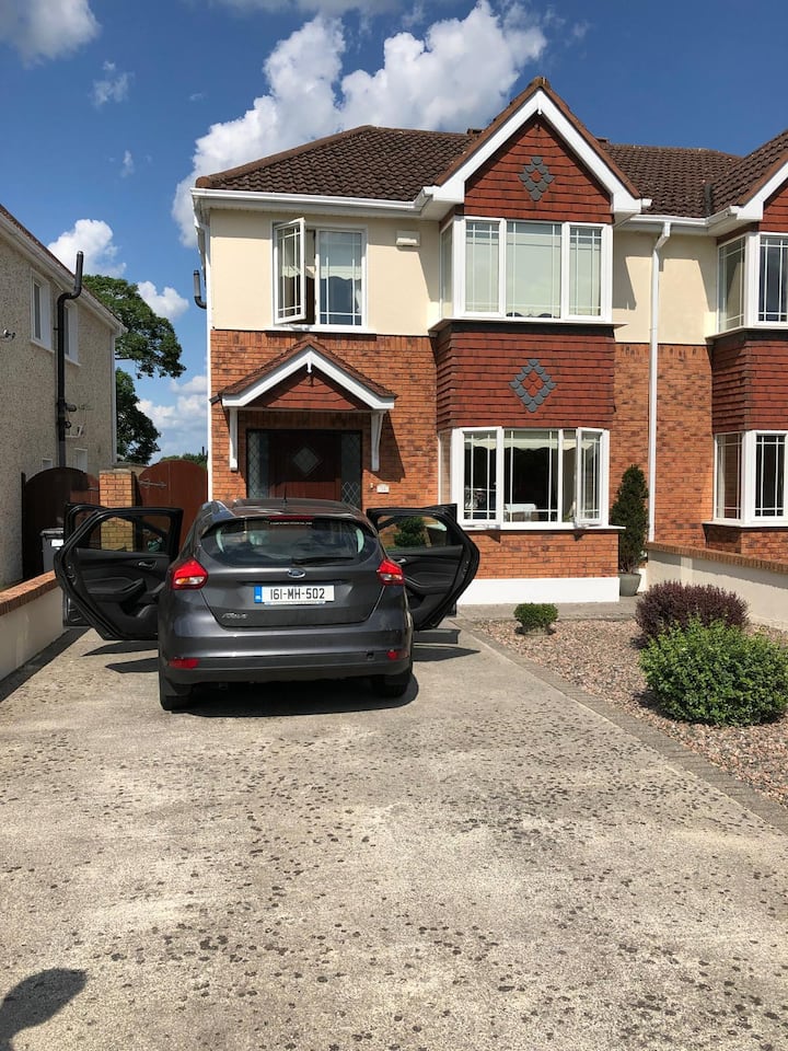 Entire 3 Bed House With On Site Parking - Kells