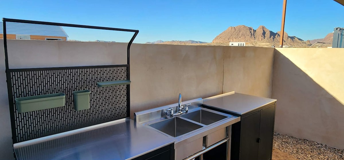 Container Retreat w Outdoor Kitch 5 min 2 Big Bend - Shipping ...