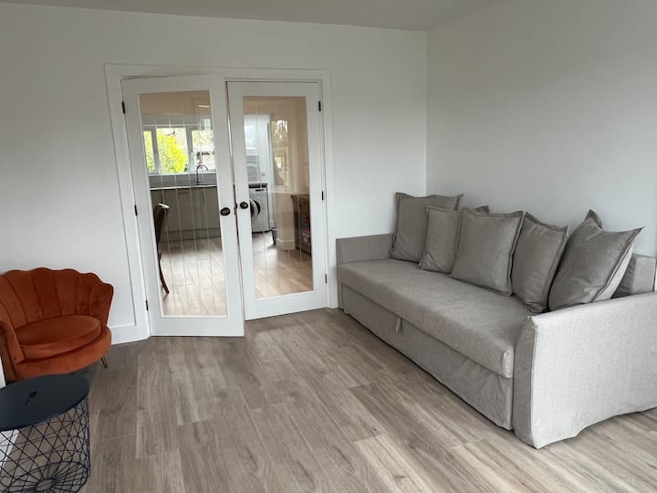 Newly Renovated Large Home That Sleeps 7 People - Oxford