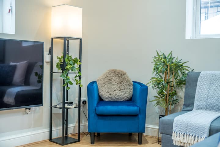 Stylish 2-bed Flat • 1 Min To Limehouse Station - Londra