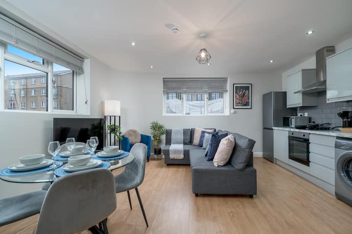 Stylish 2-bed Flat • 1 Min To Limehouse Station - London