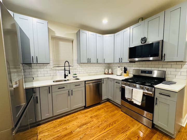 Cozy 2br Apartment · Queen Beds · Washer & Dryer - Loyola - Chicago