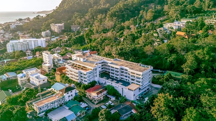 Peaceful Hillside Retreat : Superior Room - Patong Beach