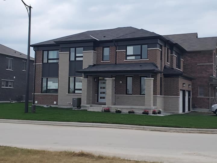 Modern New Detach 4 Bedrooms Beautiful Cozy House - Brampton