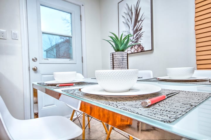 Worm & Cozy Stay Near Everything In Laval - Mirabel