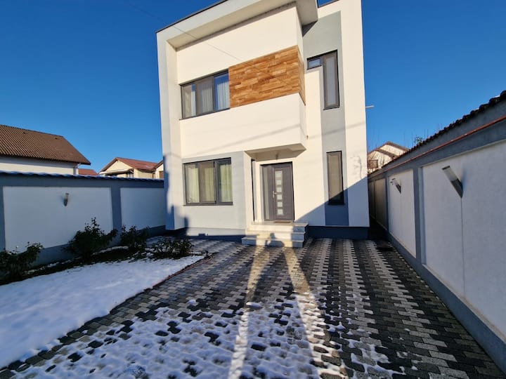 Casă Perfectă Pentru Un Sejur Relaxant îN Craiova - Craiova