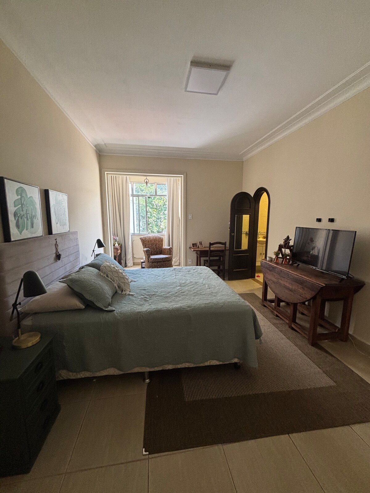 Copacabana, suite two blocks from the beach. - Flats for Rent in Rio de ...
