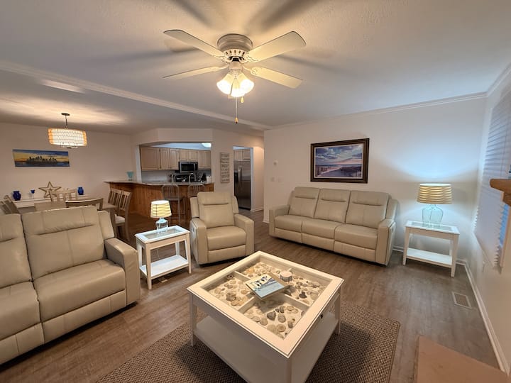 New! Sutton’s Bay Condo! Open Calendar| 4bed 3bath - Suttons Bay, MI