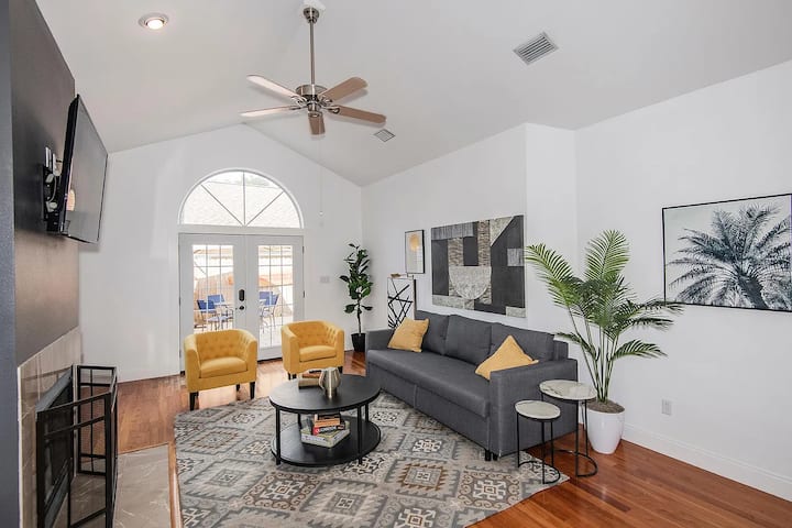 New! Modern Retreat W/ Fireplace, Foosball & Bikes - Pensacola, FL