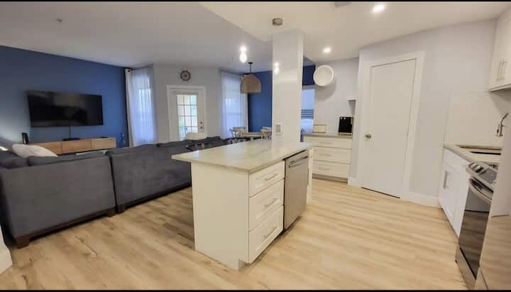 Avalon Beach House - Clearwater, FL