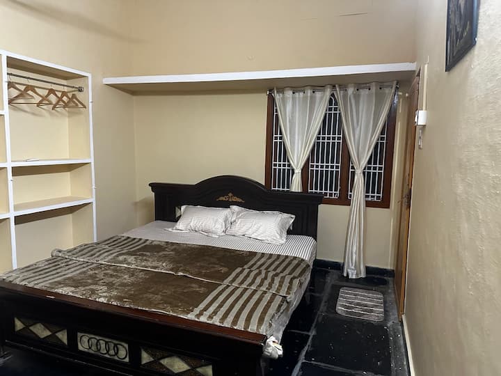 Cozy Family Vacation Home Near Chirala Beach - Chirala