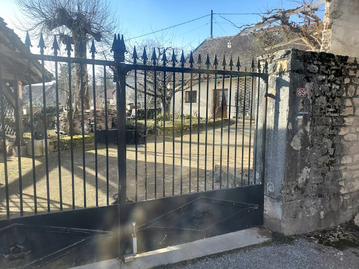 Petite Maison Au Calme à La Campagne - Belley