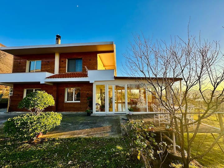 Vila Qordja - Albania
