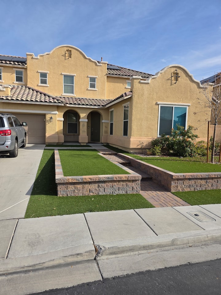 Mini Castle 10 - New - 3000 Sq Feet Huge Backyard - North Las Vegas, NV