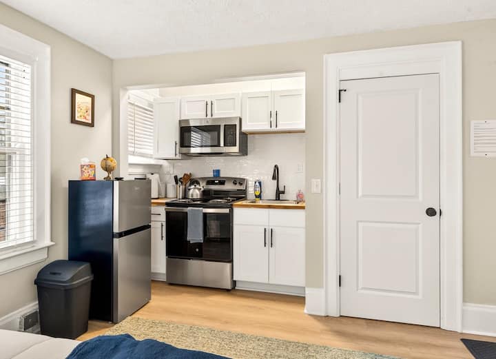 Historic East Ave Studio~cozy~walkable~central6 - Rochester, NY