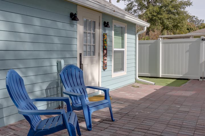 The "Hideaway Cottage" In Sunny Dunedin! - Clearwater, FL