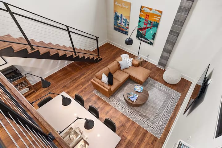 Downtown Luxe Historic Roots & Private Parking - Grand Rapids, MI