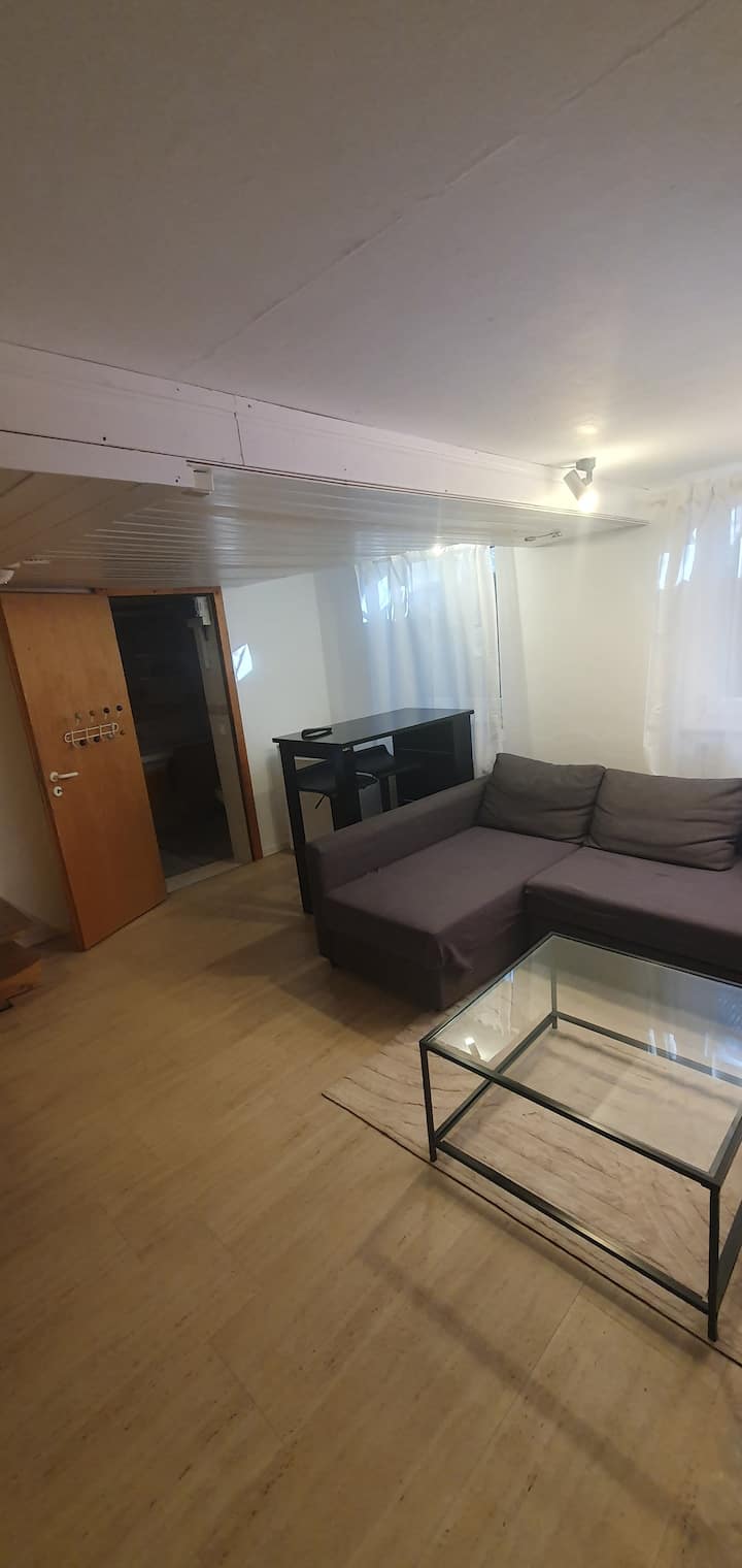 Gemütliche, Möblierte 2-zimmer-souterrainwohnung - Neuried