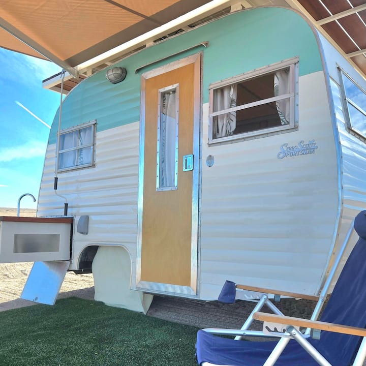 Beachfront Vintage Camper - New Mexico