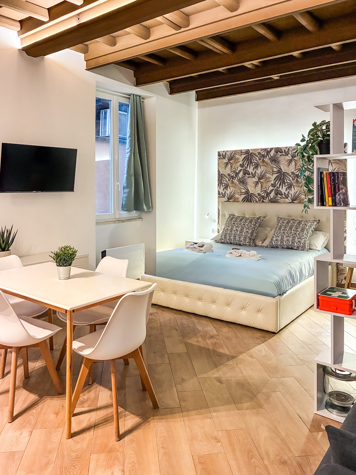 Mamma Roma At the Colosseum - Apartments for Rent in Rome, Lazio, Italy ...