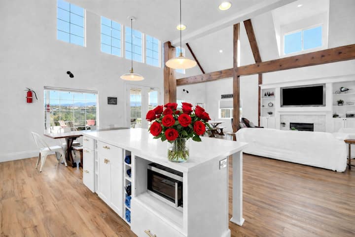 For Couples: Free Wine Tix, Fire Pit, Fire Place - Temecula, CA