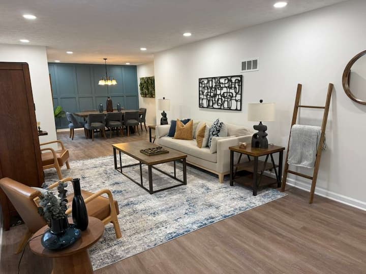 Designer Marietta Home With Hotel-quality Feel - Marietta, GA