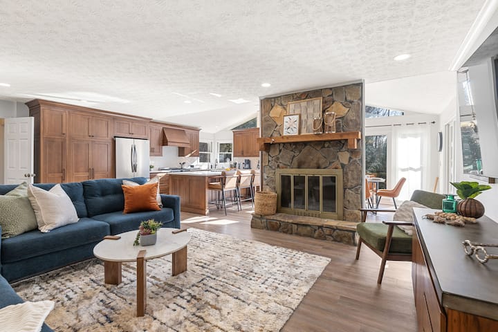 Designer Marietta Home With Hotel-quality Feel - Marietta, GA