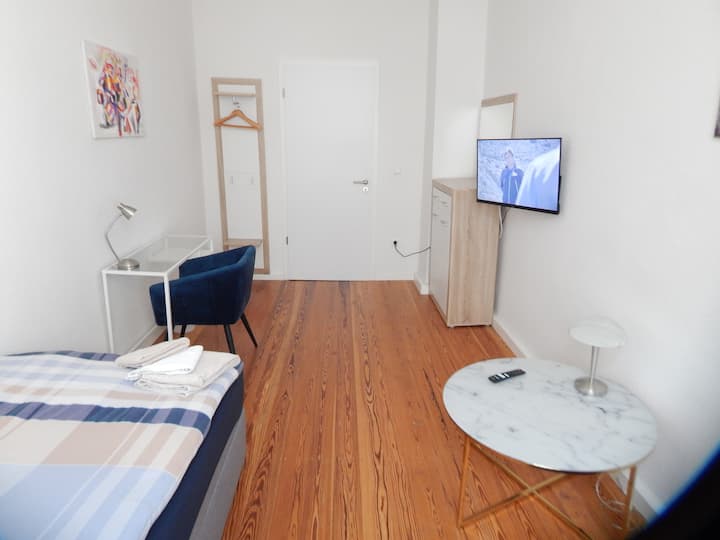 Room 3 In 4 Bedroom Apartment - Karlsruhe