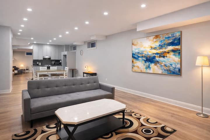 Serene Guest Suite W/ Parking Near U Of T - Pickering