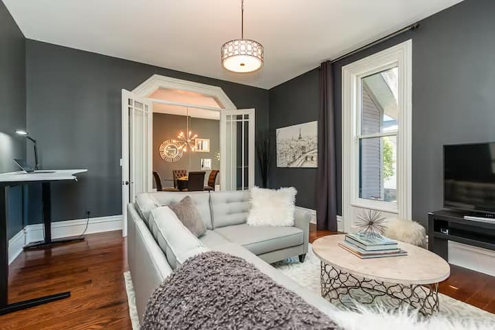 Downtown Historic Luxury Gem With Private Parking - Calvin University, Grand Rapids