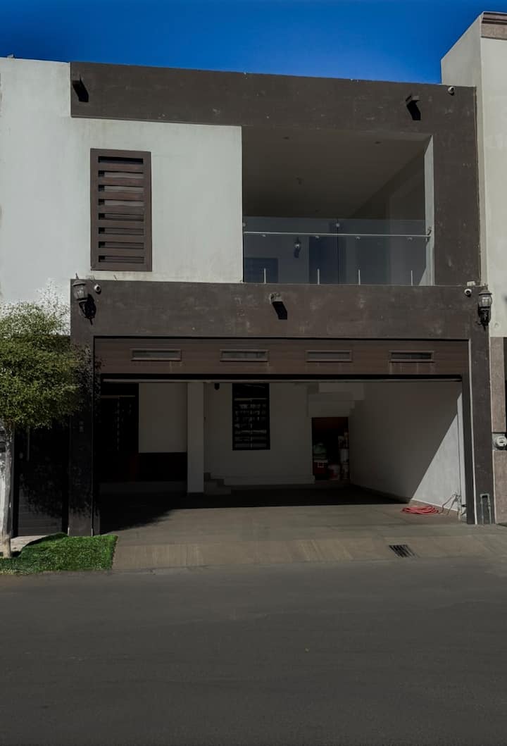 Residencia Casa Familiar En Hermosillo - Hermosillo