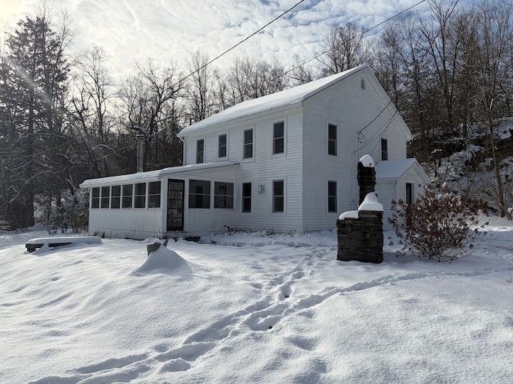 Quaint 1868 Farmhouse In Sauger-stock - Woodstock, NY