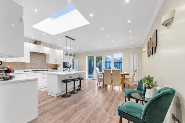 Contractor Discount | Modern & Spacious | Sleeps 8 - Romford