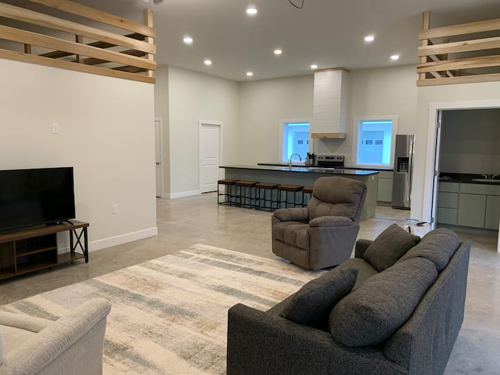 Immaculate Living Near Cowden Lake - Maple Valley Township