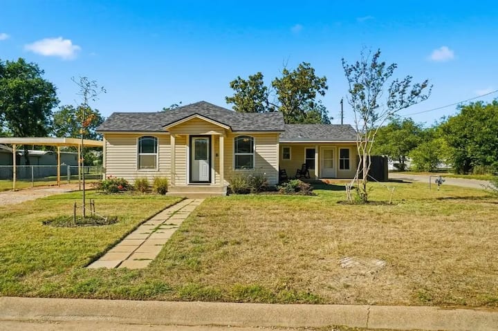 The Vine On Vine - Wine Country In West Texas - Abilene, TX