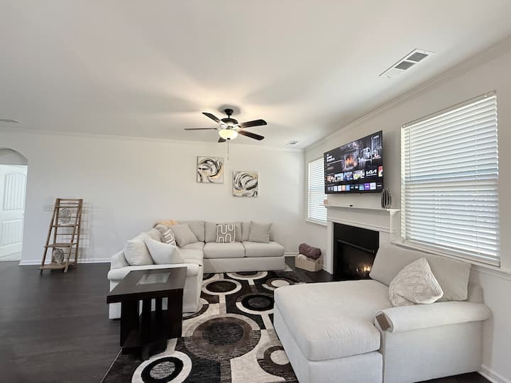 Charming Cozy Comfort Ranch Retreat - Villa Rica, GA