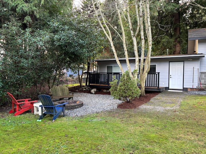 Private Gibsons Cottage Near Secret Beach - Gibsons