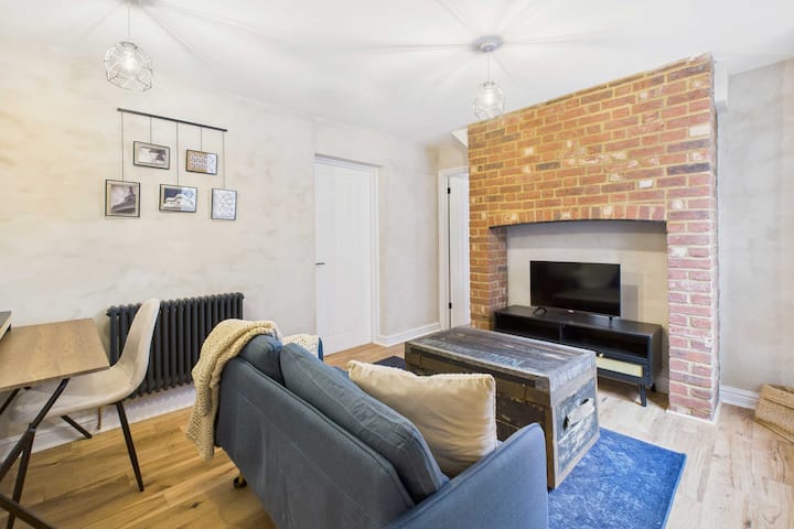 Beautiful Grade Ii Listed Almshouse - Bedford