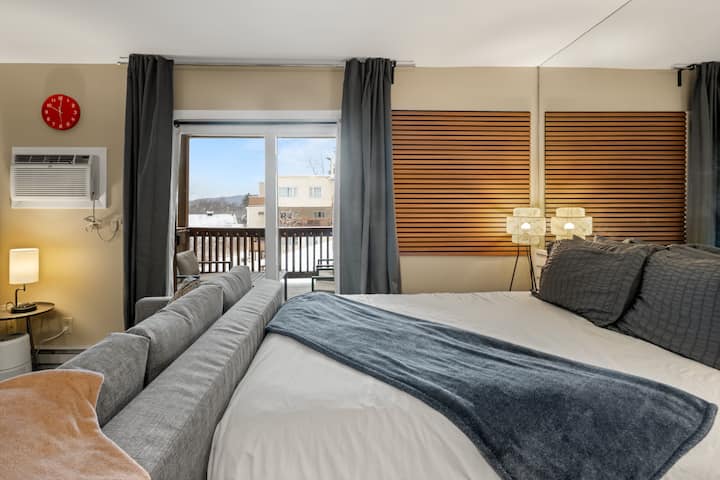 Stowe Studio W/ Balcony: 4 Mi To Stowe Mtn Resort - Stowe, VT