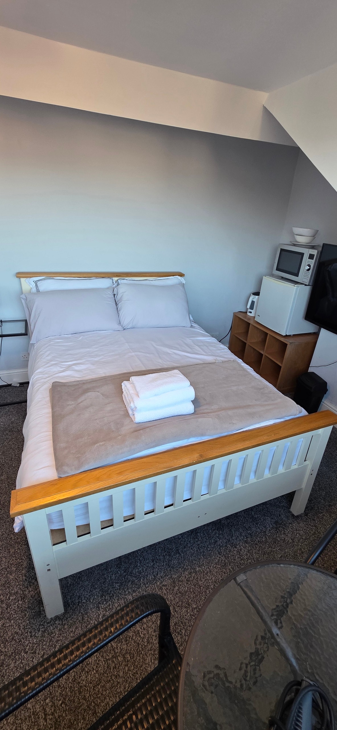 Home Away From Home, Calm & Welcoming Serene Stay - Houses for Rent in ...