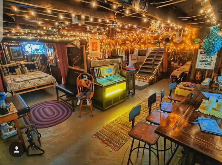 Bock's Juke Joint: Basement Apartment - Oberlin, OH