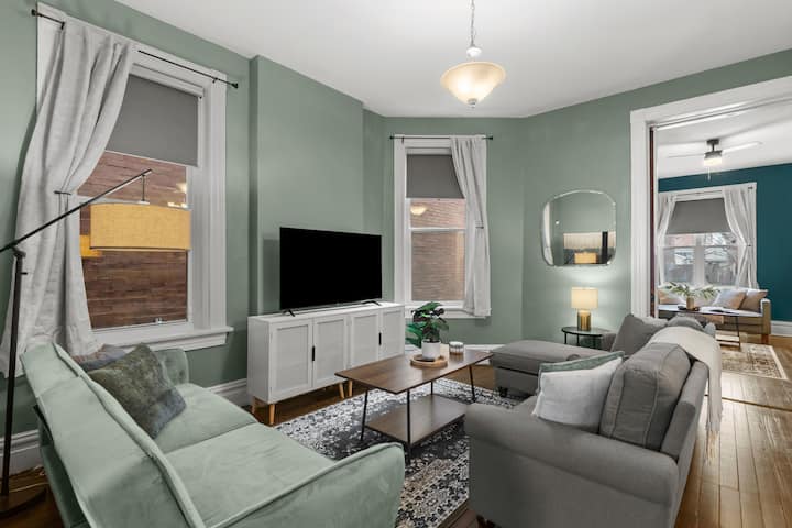 Daphne's Dwelling Off Cherokee Street In St. Louis - St. Louis, MO