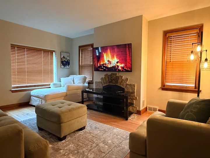 Eko Stays | Tosa Executive Home Away From Home. - Wauwatosa, WI